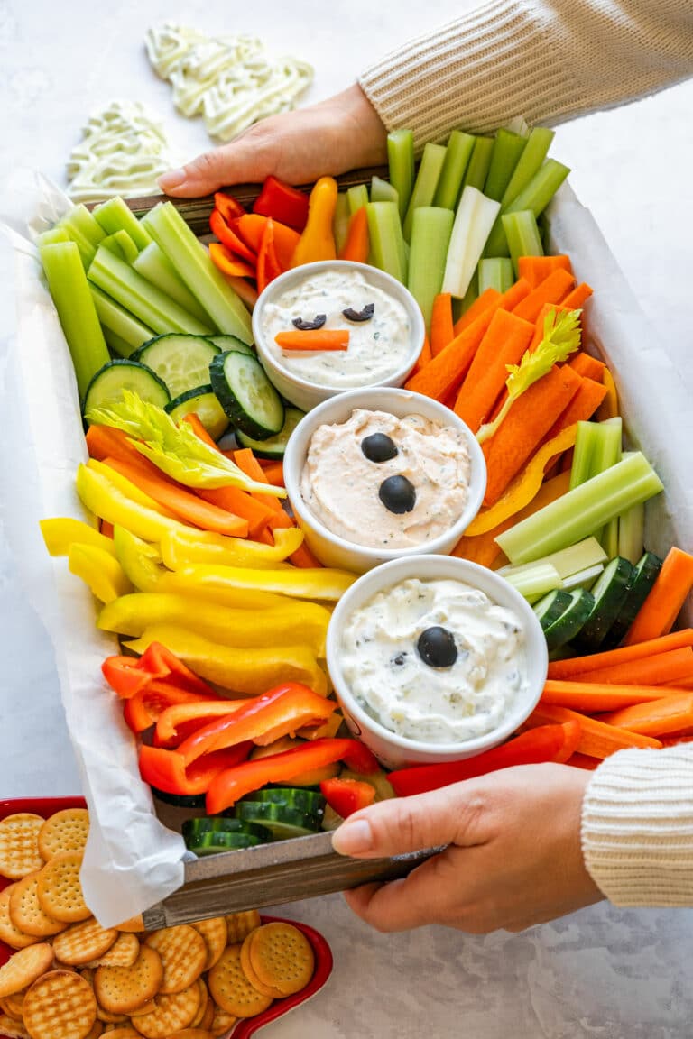 Snowman Veggie Tray (Easy Christmas Appetizer) – Appetizer Addiction